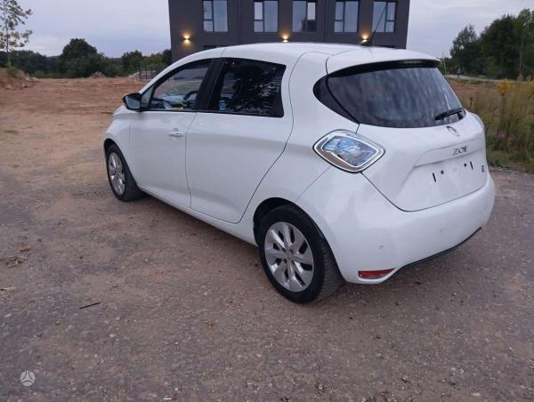 White Renault Zoe 2013 in Vilnius, with an engine capacity of 0.00 L and mileage of 170 thousand km for 5450 €, photo 8 on AUTOMOTO.COM.LV