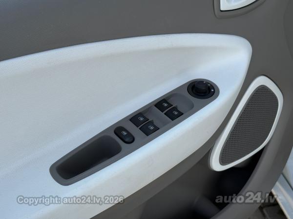 Balts Renault Zoe 2014 Rīga, ar dzinēja tilpumu 0.00 L un nobraukumu 196 tūkst. km par 5500 €, foto 10 vietnē AUTOMOTO.COM.LV