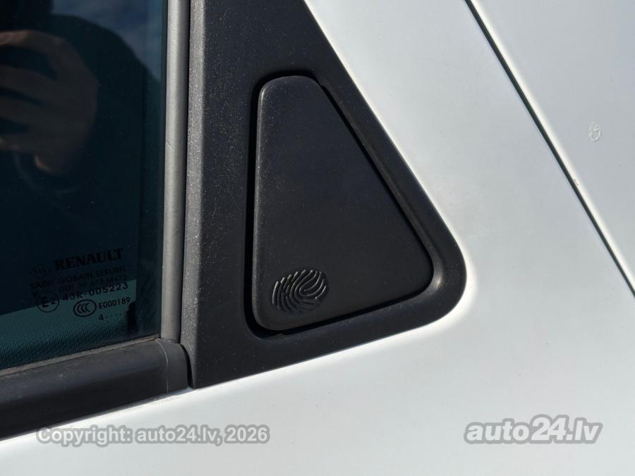 Balts Renault Zoe 2014 Rīga, ar dzinēja tilpumu 0.00 L un nobraukumu 196 tūkst. km par 5500 €, foto 14 vietnē AUTOMOTO.COM.LV