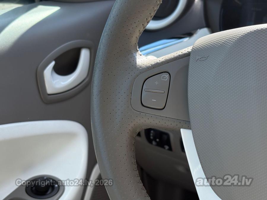 Balts Renault Zoe 2014 Rīga, ar dzinēja tilpumu 0.00 L un nobraukumu 196 tūkst. km par 5500 €, foto 17 vietnē AUTOMOTO.COM.LV
