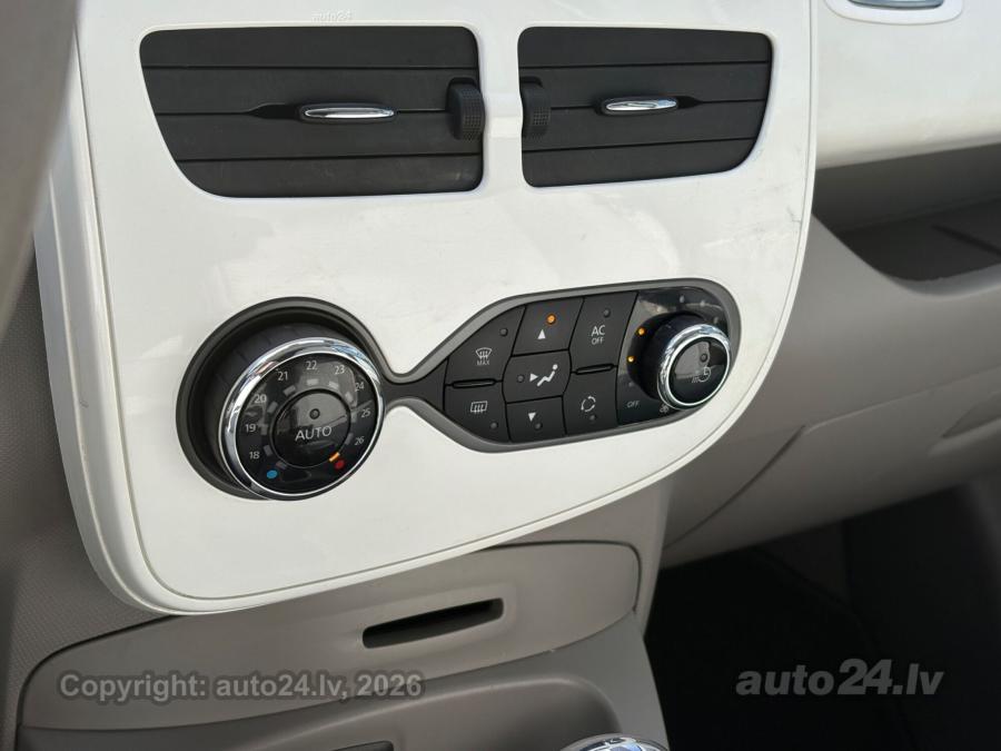 Balts Renault Zoe 2014 Rīga, ar dzinēja tilpumu 0.00 L un nobraukumu 196 tūkst. km par 5500 €, foto 18 vietnē AUTOMOTO.COM.LV