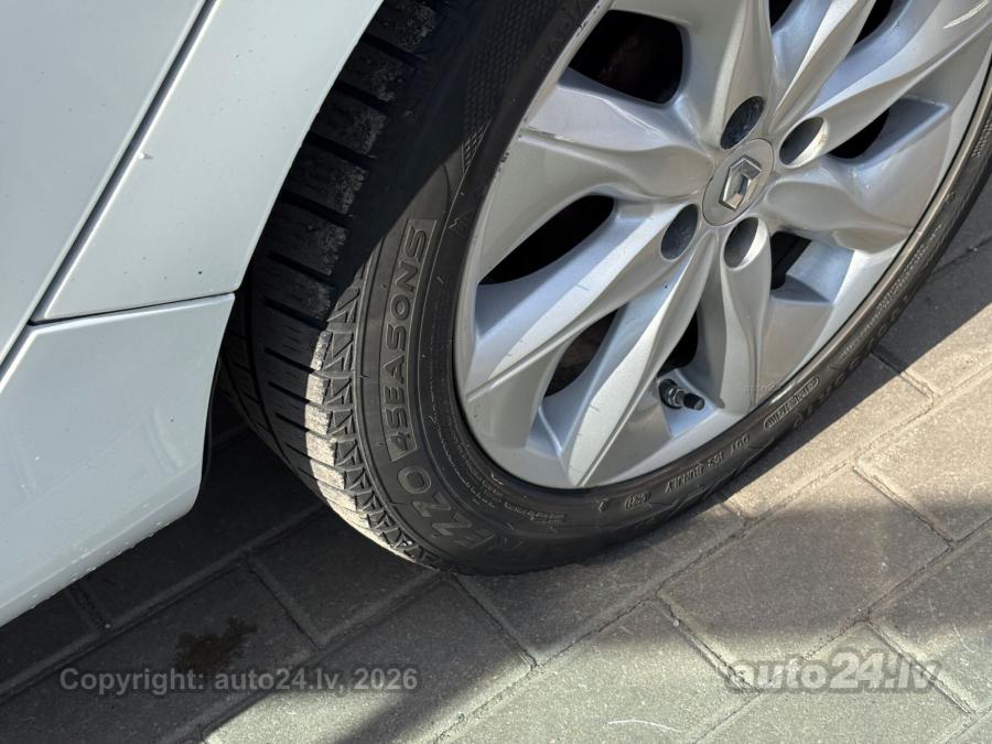 Balts Renault Zoe 2014 Rīga, ar dzinēja tilpumu 0.00 L un nobraukumu 196 tūkst. km par 5500 €, foto 24 vietnē AUTOMOTO.COM.LV