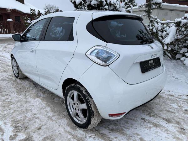 White Renault Zoe 2015 in Vilnius, with an engine capacity of 0.00 L and mileage of 124 thousand km for 3200 €, photo 3 on AUTOMOTO.COM.LV