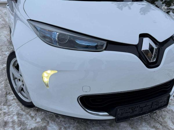 White Renault Zoe 2015 in Vilnius, with an engine capacity of 0.00 L and mileage of 124 thousand km for 3200 €, photo 6 on AUTOMOTO.COM.LV