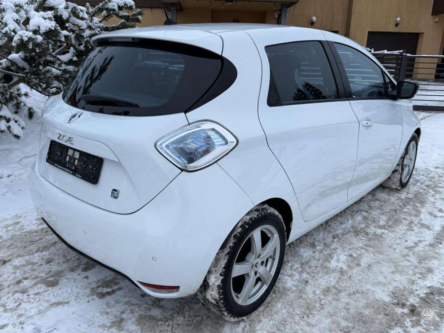 White Renault Zoe 2015 in Vilnius, with an engine capacity of 0.00 L and mileage of 124 thousand km for 3200 €, photo 7 on AUTOMOTO.COM.LV