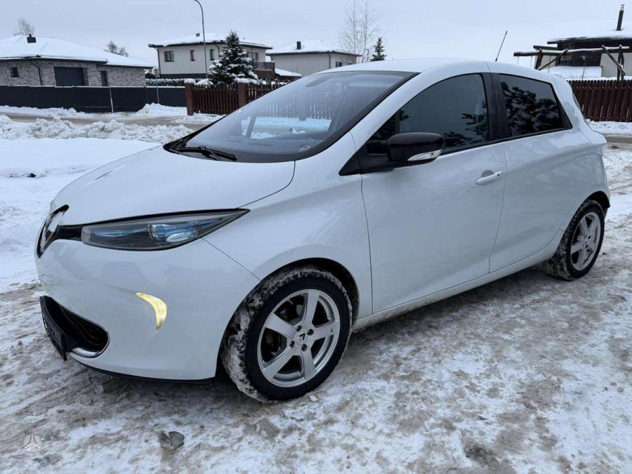 White Renault Zoe 2015 in Vilnius, with an engine capacity of 0.00 L and mileage of 124 thousand km for 3200 €, photo 10 on AUTOMOTO.COM.LV