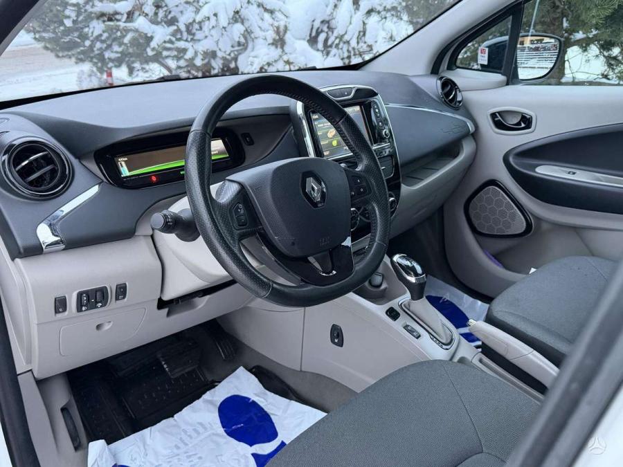 White Renault Zoe 2015 in Vilnius, with an engine capacity of 0.00 L and mileage of 124 thousand km for 3200 €, photo 12 on AUTOMOTO.COM.LV