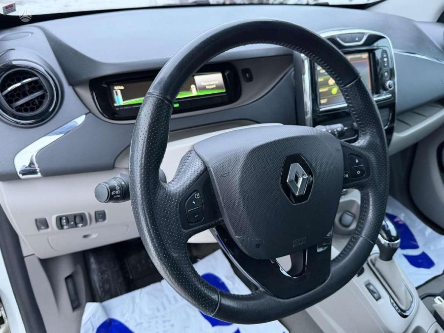 White Renault Zoe 2015 in Vilnius, with an engine capacity of 0.00 L and mileage of 124 thousand km for 3200 €, photo 16 on AUTOMOTO.COM.LV
