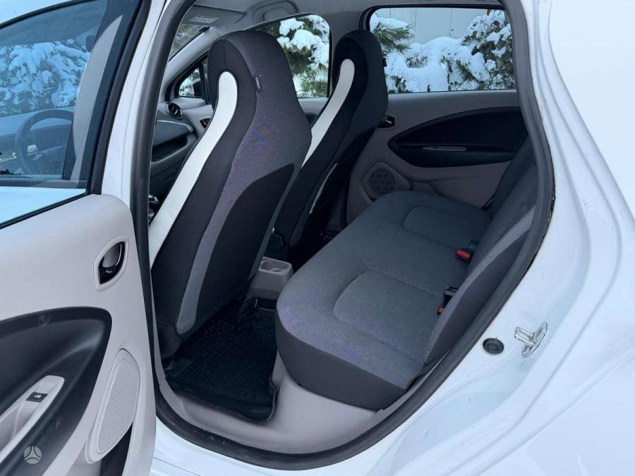 White Renault Zoe 2015 in Vilnius, with an engine capacity of 0.00 L and mileage of 124 thousand km for 3200 €, photo 23 on AUTOMOTO.COM.LV