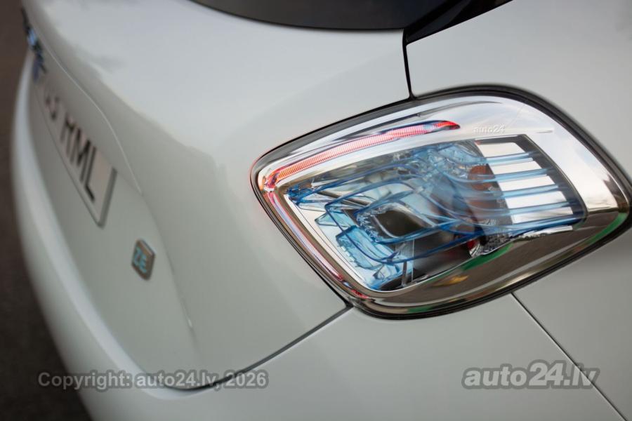 Balts Renault Zoe 2015 Pērnava, ar dzinēja tilpumu 0.00 L un nobraukumu 24 tūkst. km par 6990 €, foto 12 vietnē AUTOMOTO.COM.LV