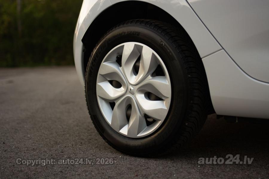 Balts Renault Zoe 2015 Pērnava, ar dzinēja tilpumu 0.00 L un nobraukumu 24 tūkst. km par 6990 €, foto 15 vietnē AUTOMOTO.COM.LV