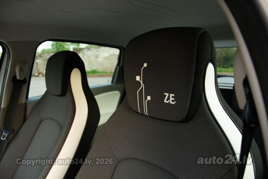 Balts Renault Zoe 2015 Pērnava, ar dzinēja tilpumu 0.00 L un nobraukumu 24 tūkst. km par 6990 €, foto 17 vietnē AUTOMOTO.COM.LV