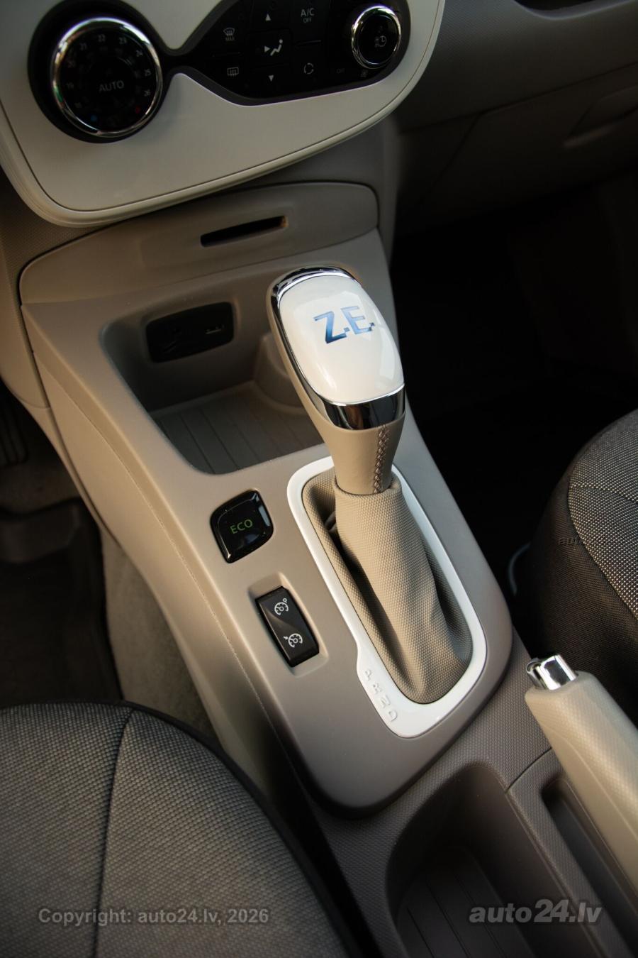 Balts Renault Zoe 2015 Pērnava, ar dzinēja tilpumu 0.00 L un nobraukumu 24 tūkst. km par 6990 €, foto 21 vietnē AUTOMOTO.COM.LV