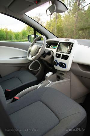 Balts Renault Zoe 2015 Pērnava, ar dzinēja tilpumu 0.00 L un nobraukumu 24 tūkst. km par 6990 €, foto 23 vietnē AUTOMOTO.COM.LV