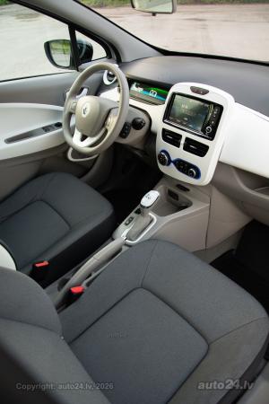 Balts Renault Zoe 2015 Pērnava, ar dzinēja tilpumu 0.00 L un nobraukumu 24 tūkst. km par 6990 €, foto 24 vietnē AUTOMOTO.COM.LV