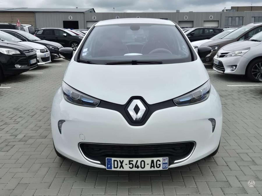 White Renault Zoe 2015 in Taurage, with an engine capacity of 0.00 L and mileage of 80 thousand km for 5000 €, photo 3 on AUTOMOTO.COM.LV