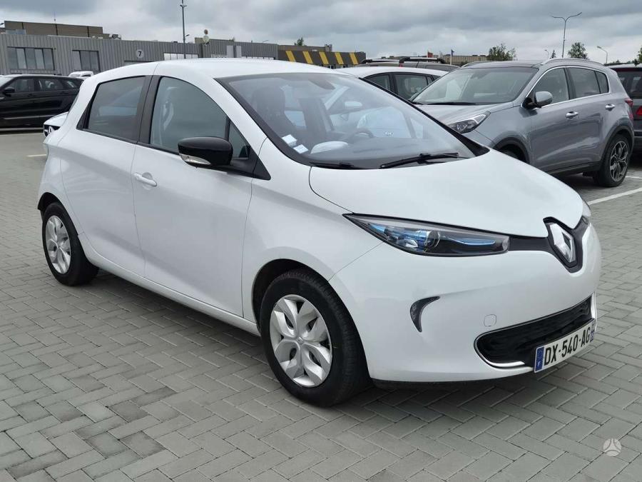 White Renault Zoe 2015 in Taurage, with an engine capacity of 0.00 L and mileage of 80 thousand km for 5000 €, photo 4 on AUTOMOTO.COM.LV