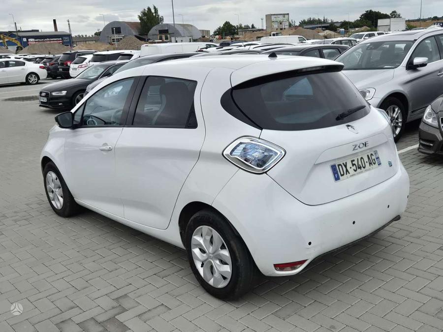 White Renault Zoe 2015 in Taurage, with an engine capacity of 0.00 L and mileage of 80 thousand km for 5000 €, photo 7 on AUTOMOTO.COM.LV