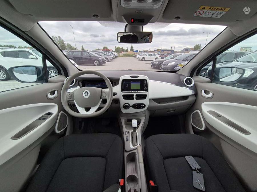 White Renault Zoe 2015 in Taurage, with an engine capacity of 0.00 L and mileage of 80 thousand km for 5000 €, photo 10 on AUTOMOTO.COM.LV