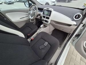 White Renault Zoe 2015 in Taurage, with an engine capacity of 0.00 L and mileage of 80 thousand km for 5000 €, photo 11 on AUTOMOTO.COM.LV