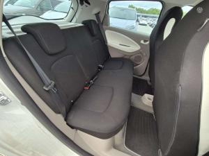 White Renault Zoe 2015 in Taurage, with an engine capacity of 0.00 L and mileage of 80 thousand km for 5000 €, photo 13 on AUTOMOTO.COM.LV