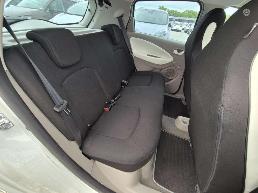 White Renault Zoe 2015 in Taurage, with an engine capacity of 0.00 L and mileage of 80 thousand km for 5000 €, photo 13 on AUTOMOTO.COM.LV