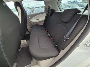 White Renault Zoe 2015 in Taurage, with an engine capacity of 0.00 L and mileage of 80 thousand km for 5000 €, photo 14 on AUTOMOTO.COM.LV