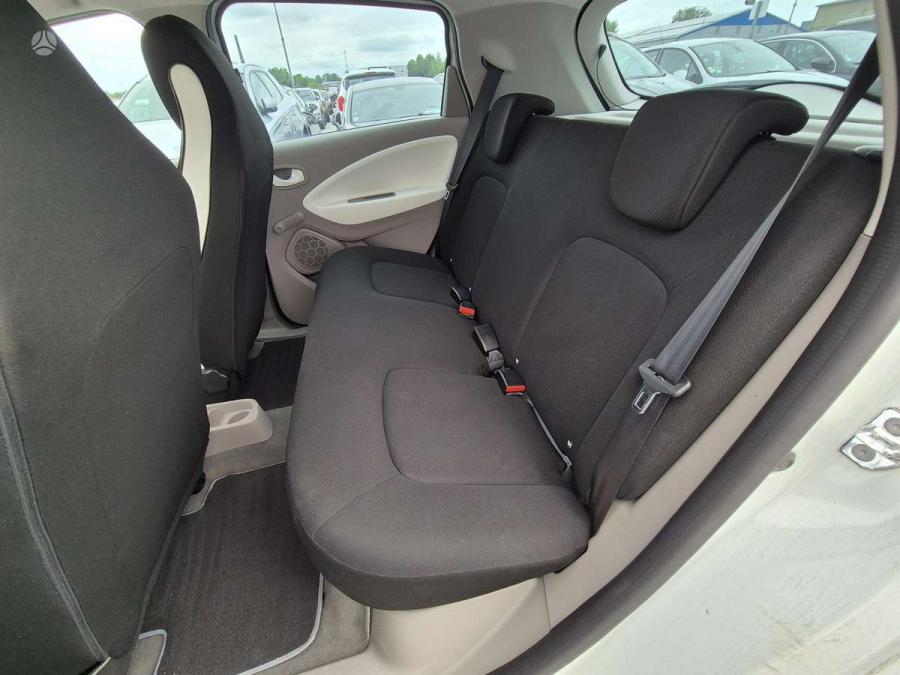 White Renault Zoe 2015 in Taurage, with an engine capacity of 0.00 L and mileage of 80 thousand km for 5000 €, photo 14 on AUTOMOTO.COM.LV