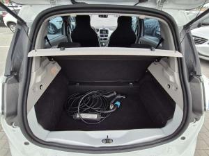 White Renault Zoe 2015 in Taurage, with an engine capacity of 0.00 L and mileage of 80 thousand km for 5000 €, photo 15 on AUTOMOTO.COM.LV