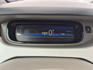 White Renault Zoe 2015 in Taurage, with an engine capacity of 0.00 L and mileage of 80 thousand km for 5000 €, photo 17 on AUTOMOTO.COM.LV