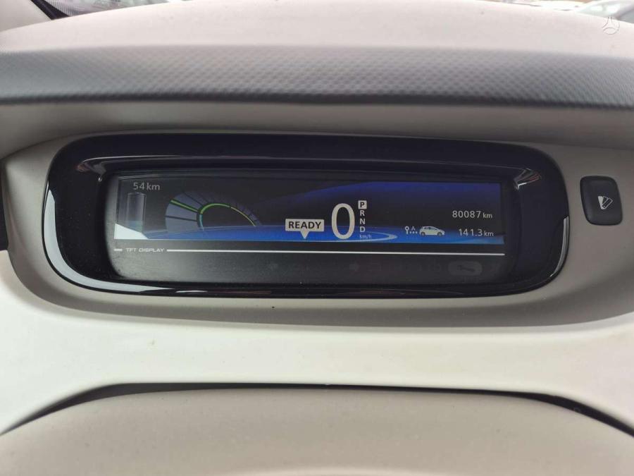 White Renault Zoe 2015 in Taurage, with an engine capacity of 0.00 L and mileage of 80 thousand km for 5000 €, photo 17 on AUTOMOTO.COM.LV