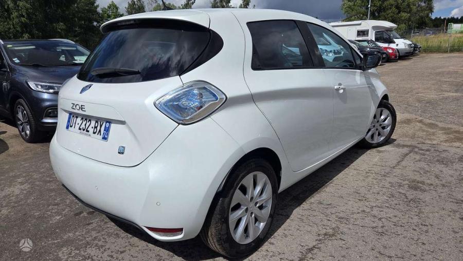 Balts Renault Zoe 2015 Tauragė, ar dzinēja tilpumu 0.00 L un nobraukumu 130 tūkst. km par 4280 €, foto 5 vietnē AUTOMOTO.COM.LV