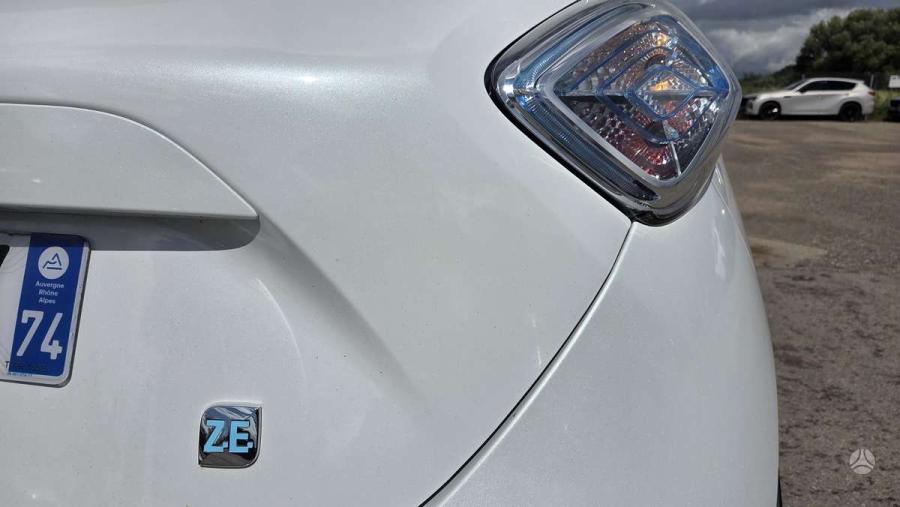 Balts Renault Zoe 2015 Tauragė, ar dzinēja tilpumu 0.00 L un nobraukumu 130 tūkst. km par 4280 €, foto 8 vietnē AUTOMOTO.COM.LV