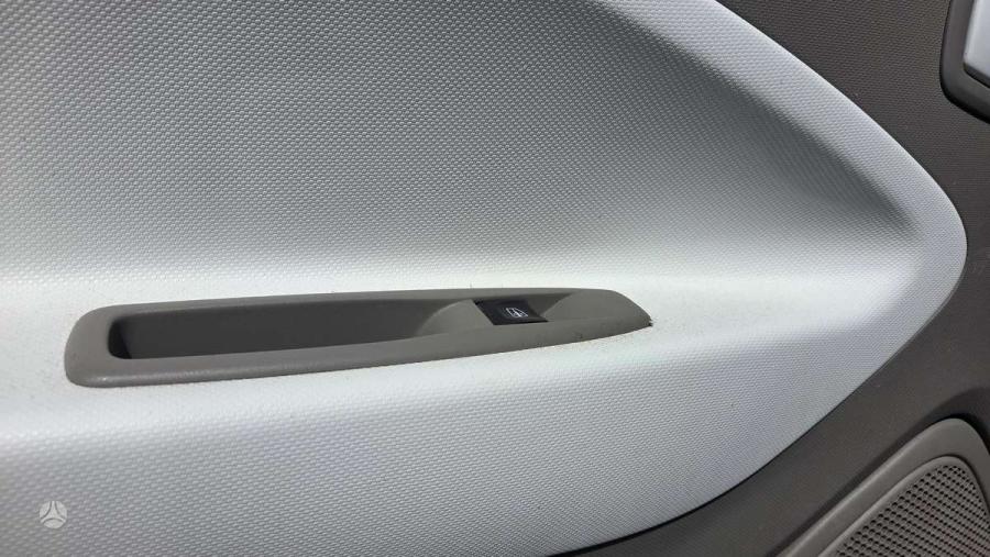 Balts Renault Zoe 2015 Tauragė, ar dzinēja tilpumu 0.00 L un nobraukumu 130 tūkst. km par 4280 €, foto 21 vietnē AUTOMOTO.COM.LV
