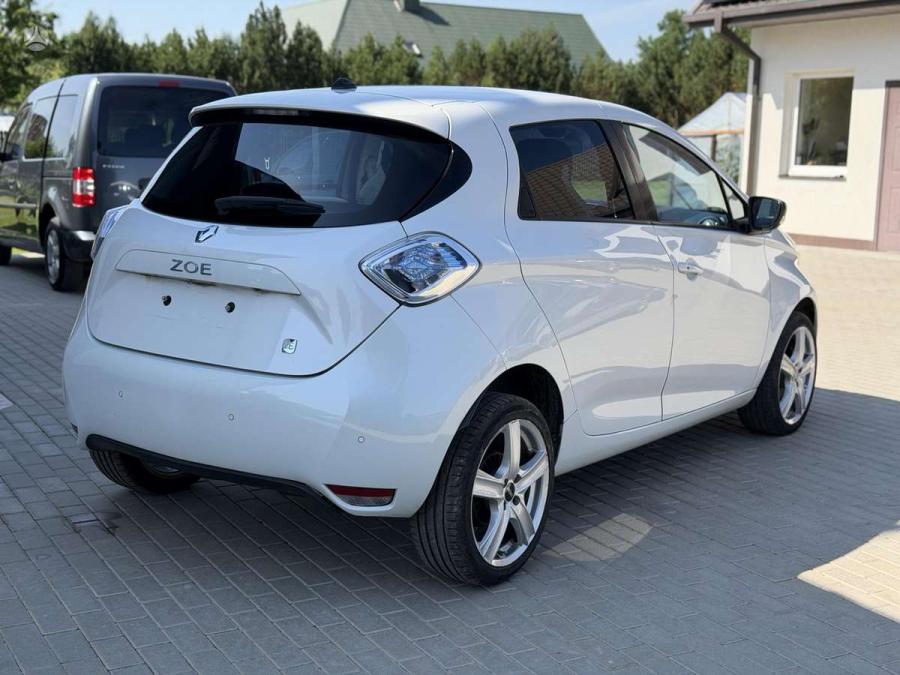 Balts Renault Zoe 2015 Marijampole, ar dzinēja tilpumu 0.00 L un nobraukumu 150 tūkst. km par 2200 €, foto 4 vietnē AUTOMOTO.COM.LV