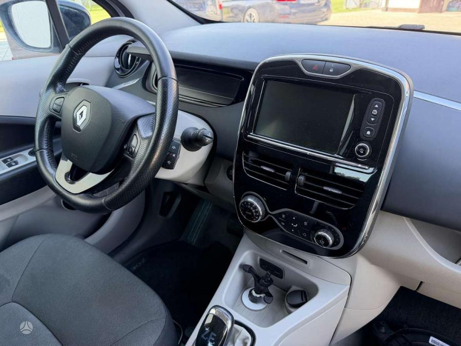Balts Renault Zoe 2015 Marijampole, ar dzinēja tilpumu 0.00 L un nobraukumu 150 tūkst. km par 2200 €, foto 8 vietnē AUTOMOTO.COM.LV