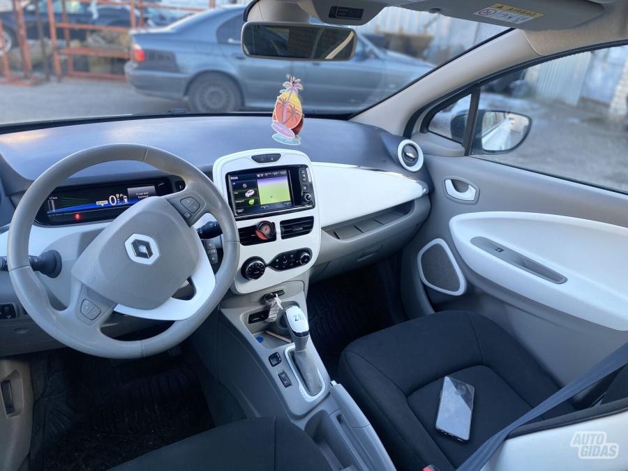 Balts Renault Zoe 2016 Kauņa, ar dzinēja tilpumu 0.00 L un nobraukumu 65 tūkst. km par 3500 €, foto 10 vietnē AUTOMOTO.COM.LV