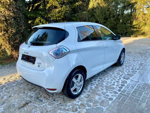 White Renault Zoe 2016 in Siauliai, with an engine capacity of 0.00 L and mileage of 88 thousand km for 5650 €, photo 4 on AUTOMOTO.COM.LV