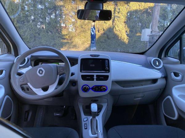 White Renault Zoe 2016 in Siauliai, with an engine capacity of 0.00 L and mileage of 88 thousand km for 5650 €, photo 9 on AUTOMOTO.COM.LV