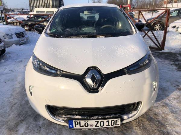 White Renault Zoe 2016 in Klaipeda, with an engine capacity of 0.00 L and mileage of 97 thousand km for 4500 €, photo 2 on AUTOMOTO.COM.LV