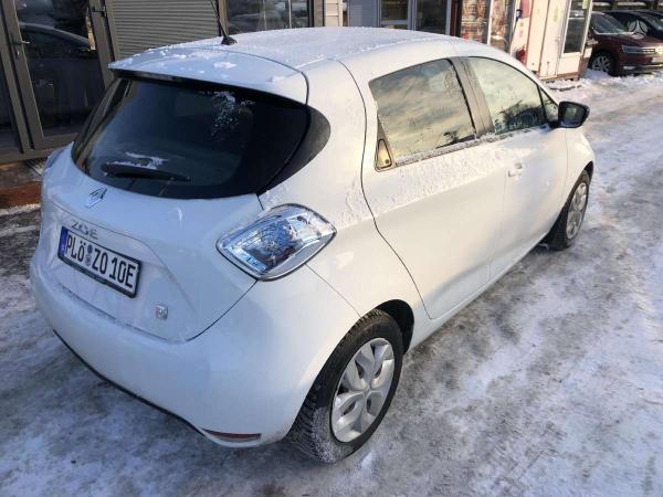 White Renault Zoe 2016 in Klaipeda, with an engine capacity of 0.00 L and mileage of 97 thousand km for 4500 €, photo 4 on AUTOMOTO.COM.LV