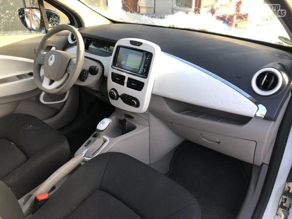 White Renault Zoe 2016 in Klaipeda, with an engine capacity of 0.00 L and mileage of 96 thousand km for 4500 €, photo 9 on AUTOMOTO.COM.LV