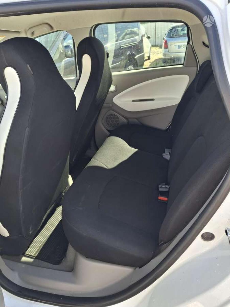 Balts Renault Zoe 2016 Tauragė, ar dzinēja tilpumu 0.00 L un nobraukumu 163 tūkst. km par 3950 €, foto 10 vietnē AUTOMOTO.COM.LV