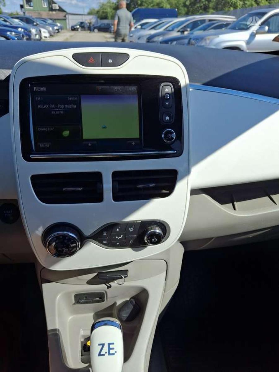 Balts Renault Zoe 2016 Tauragė, ar dzinēja tilpumu 0.00 L un nobraukumu 163 tūkst. km par 3950 €, foto 12 vietnē AUTOMOTO.COM.LV
