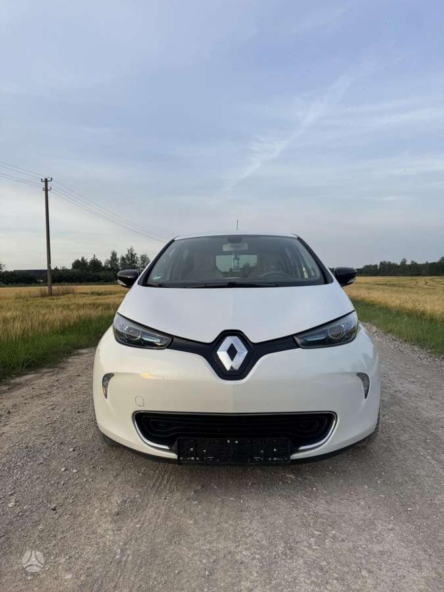 White Renault Zoe 2016 in Vilnius, with an engine capacity of 0.00 L and mileage of 52 thousand km for 6950 €, photo 3 on AUTOMOTO.COM.LV