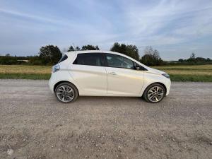 White Renault Zoe 2016 in Vilnius, with an engine capacity of 0.00 L and mileage of 52 thousand km for 6950 €, photo 5 on AUTOMOTO.COM.LV