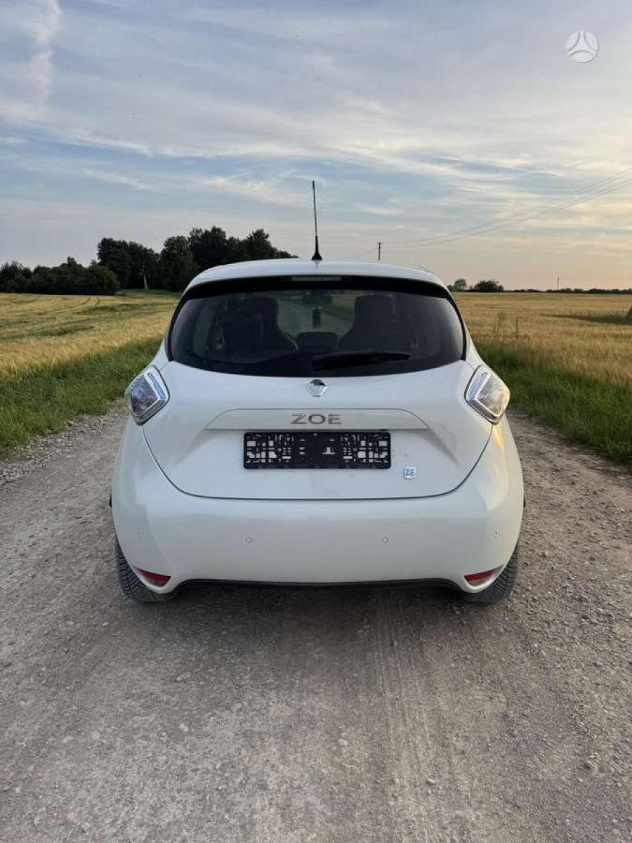 White Renault Zoe 2016 in Vilnius, with an engine capacity of 0.00 L and mileage of 52 thousand km for 6950 €, photo 7 on AUTOMOTO.COM.LV