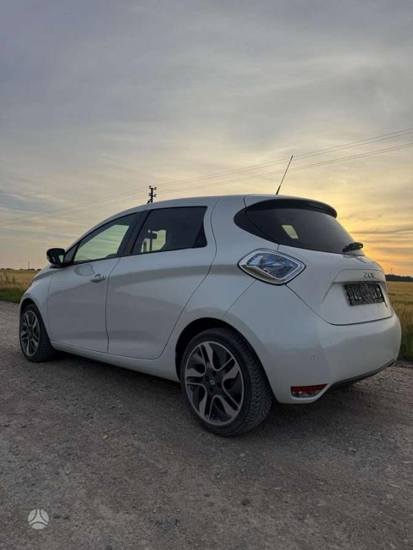 Balts Renault Zoe 2016 Viļņa, ar dzinēja tilpumu 0.00 L un nobraukumu 52 tūkst. km par 6950 €, foto 7 vietnē AUTOMOTO.COM.LV