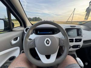 White Renault Zoe 2016 in Vilnius, with an engine capacity of 0.00 L and mileage of 52 thousand km for 6950 €, photo 12 on AUTOMOTO.COM.LV