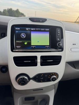 White Renault Zoe 2016 in Vilnius, with an engine capacity of 0.00 L and mileage of 52 thousand km for 6950 €, photo 14 on AUTOMOTO.COM.LV